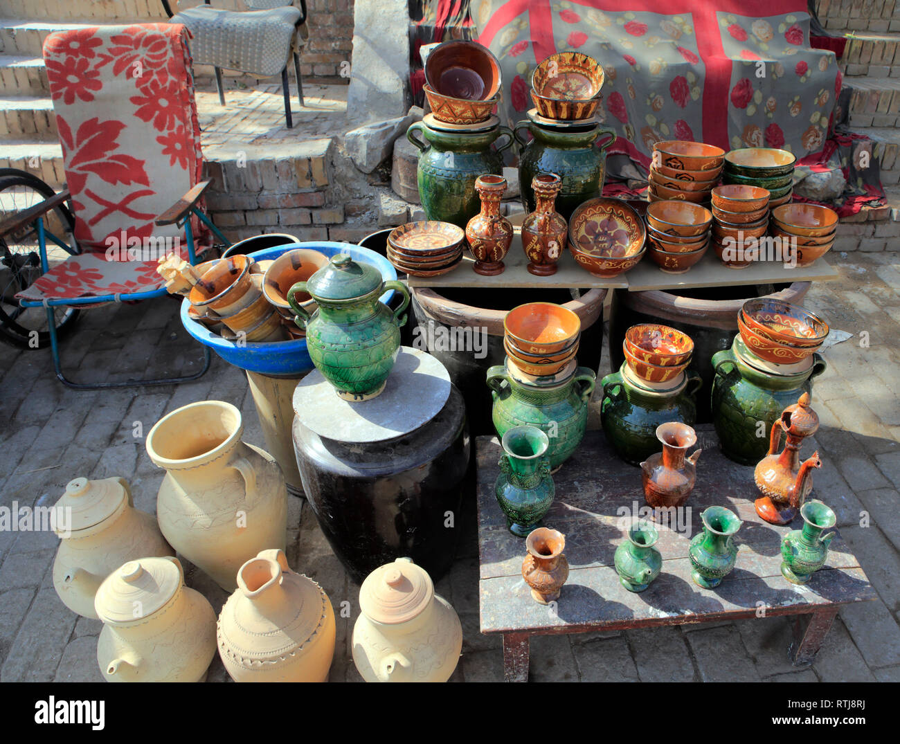 Pottery market, Kashgar (Kashi), Kashgar Prefecture, Xinjiang Uyghur ...