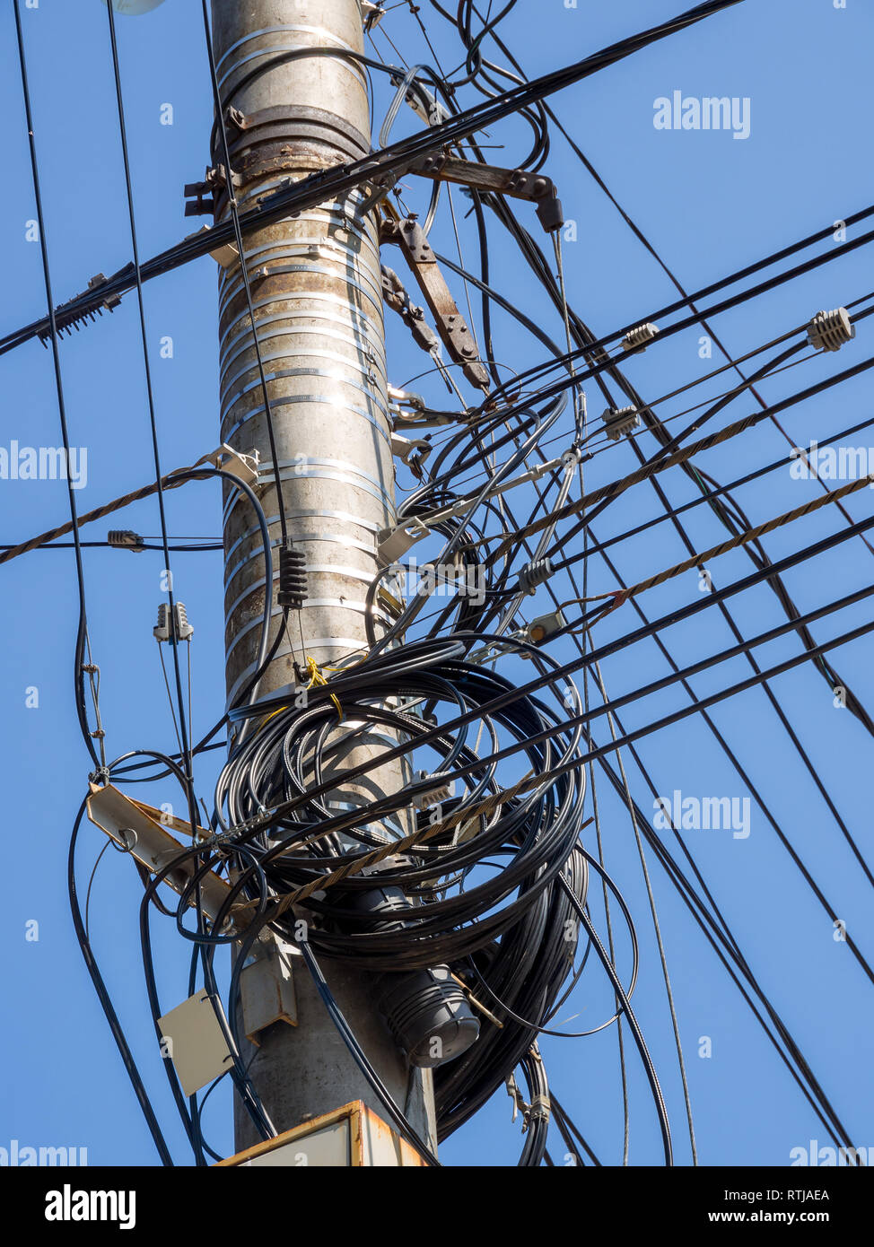 Wire mess concrete hi-res stock photography and images - Alamy