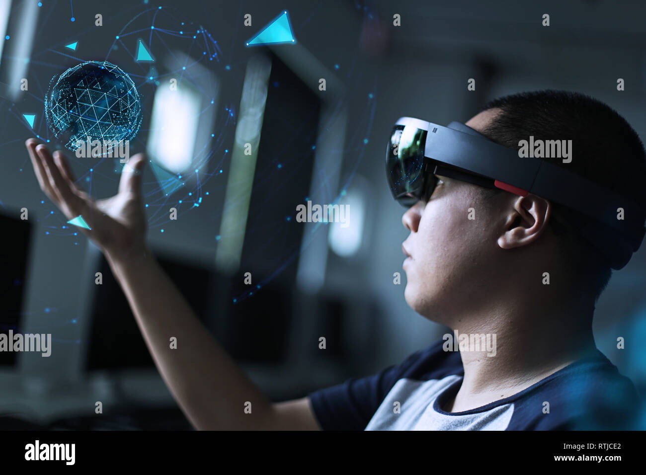 Playing magic | Virtual reality with Microsoft hololens 1 in the lab ...