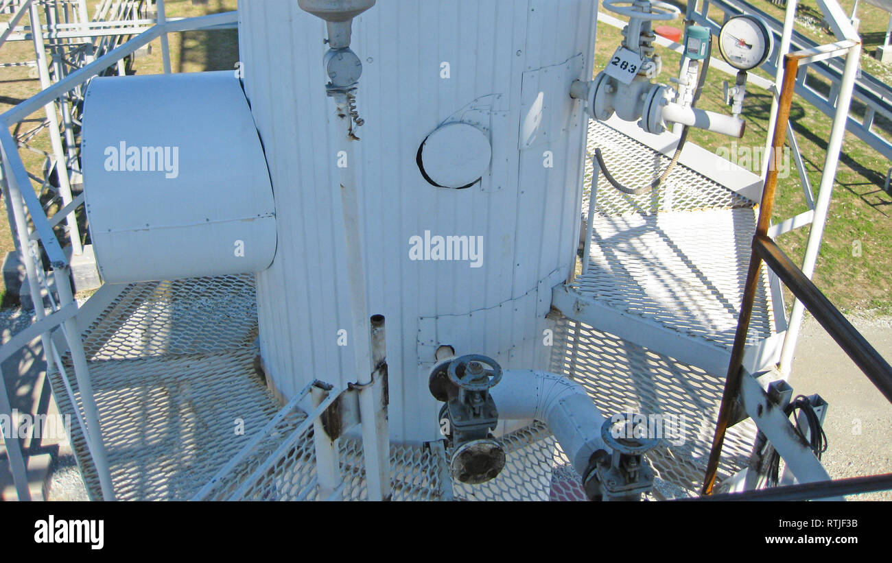 Oil refinery. Equipment for primary oil refining Stock Photo - Alamy