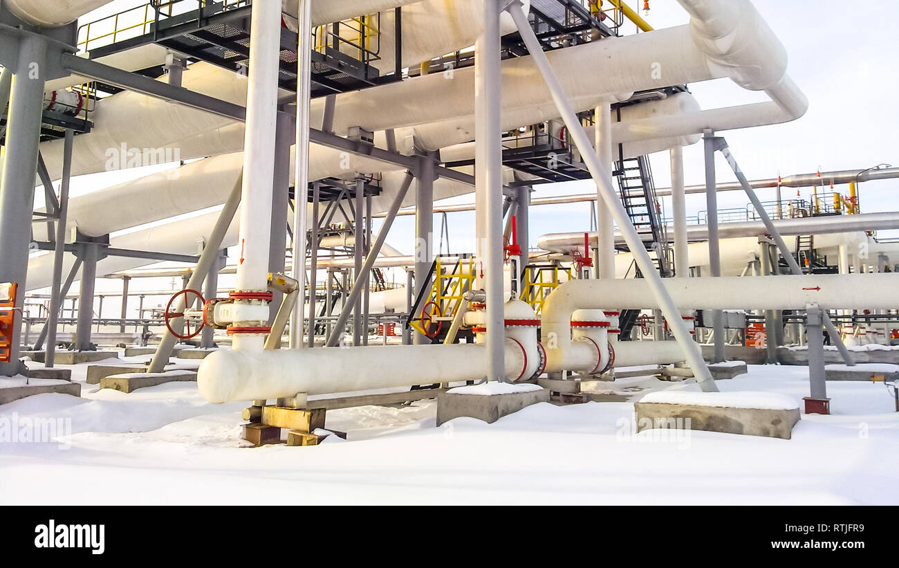 The end phase divider is tubular. Equipment for separating water from ...