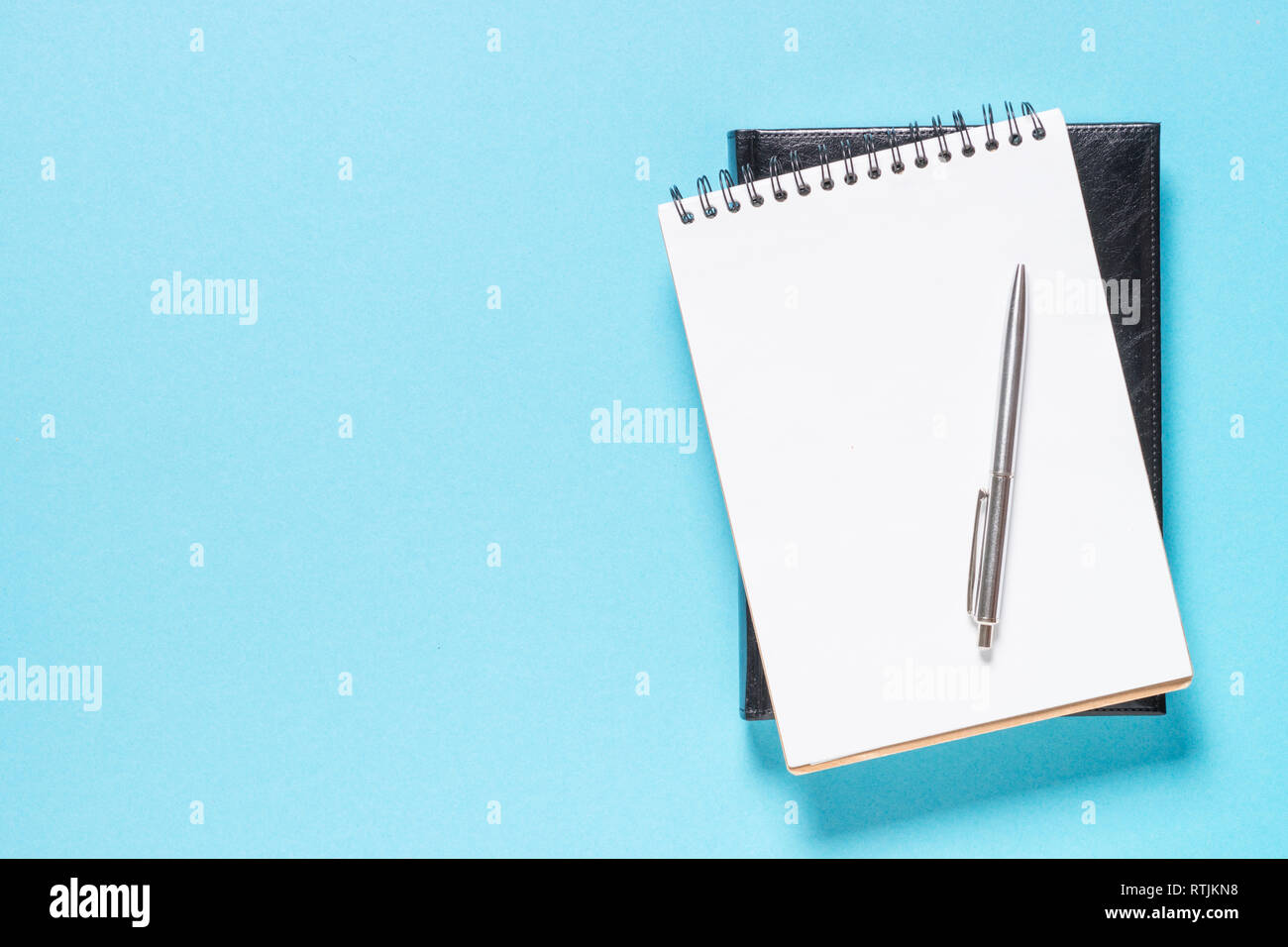Pen on paper flatlay hi-res stock photography and images - Alamy