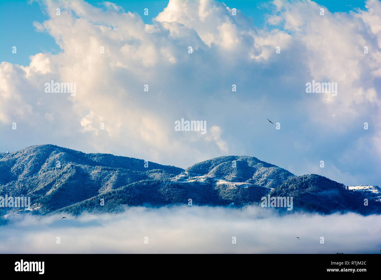 Cold winter nepal hi-res stock photography and images - Alamy