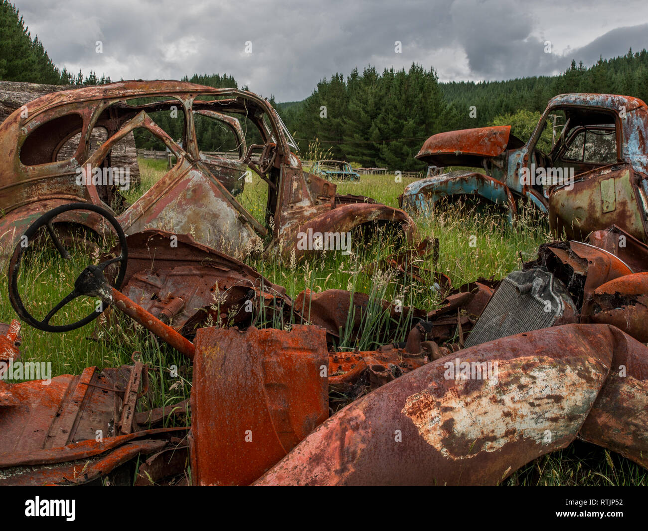 Abandoned vehicles hi-res stock photography and images - Alamy