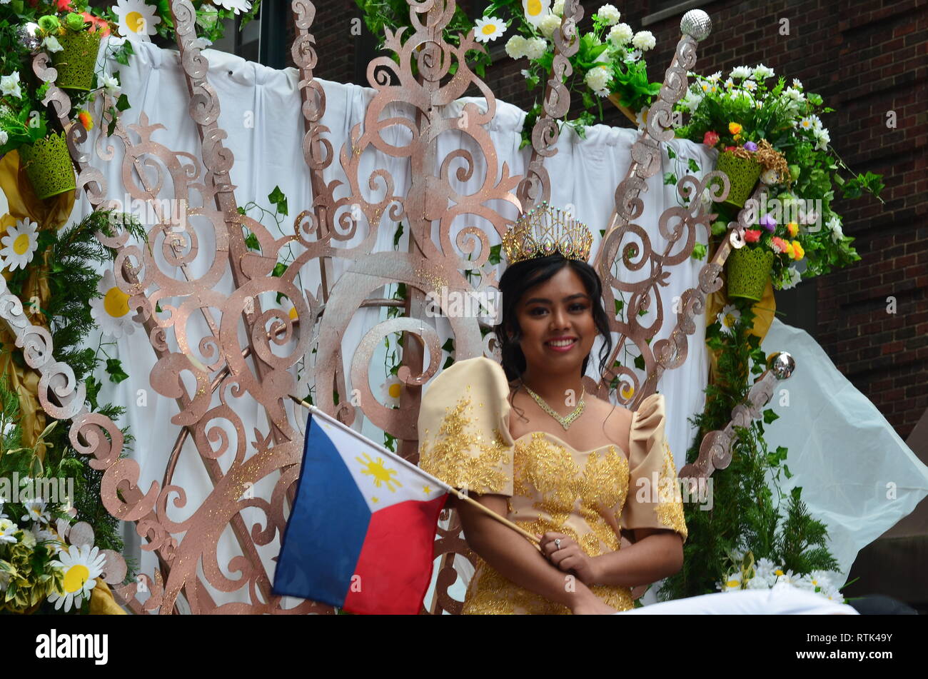 New York, NY, USA. 3rd June, 2018. Participant seen holing a ...