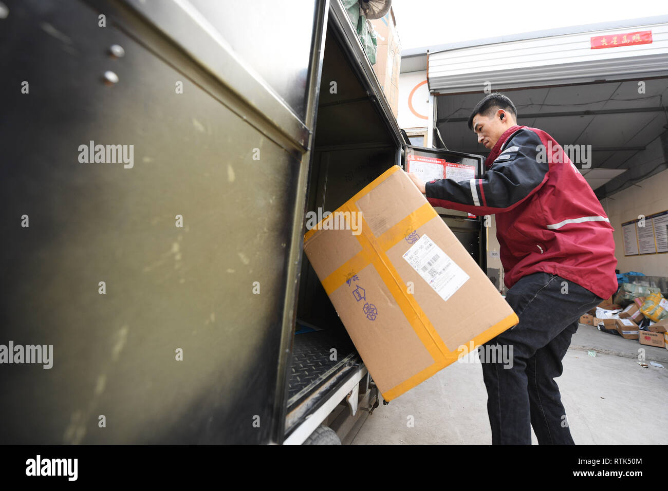 Lost parcel hi-res stock photography and images - Alamy