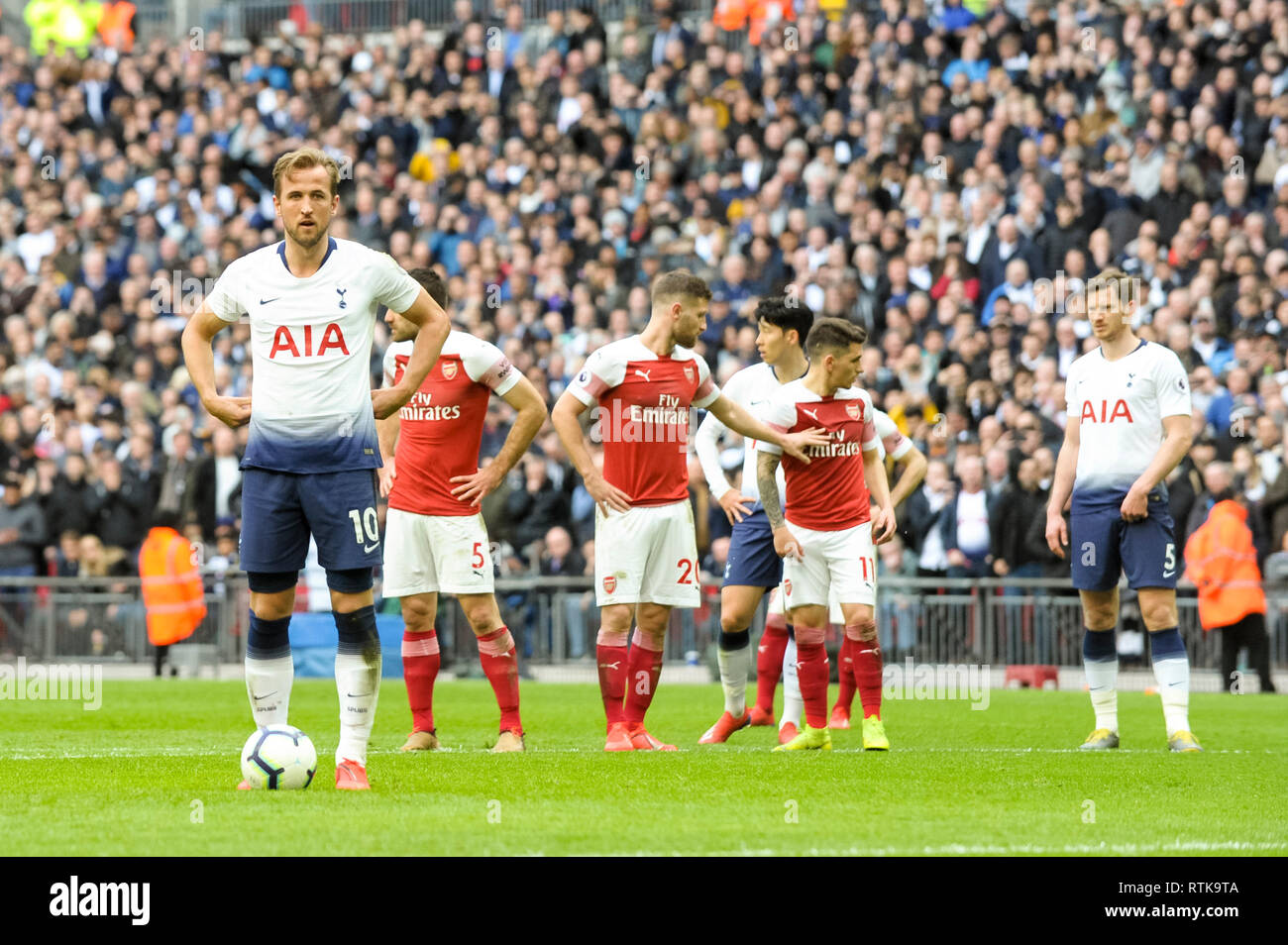 Harry kane goal arsenal hi-res stock photography and images - Alamy