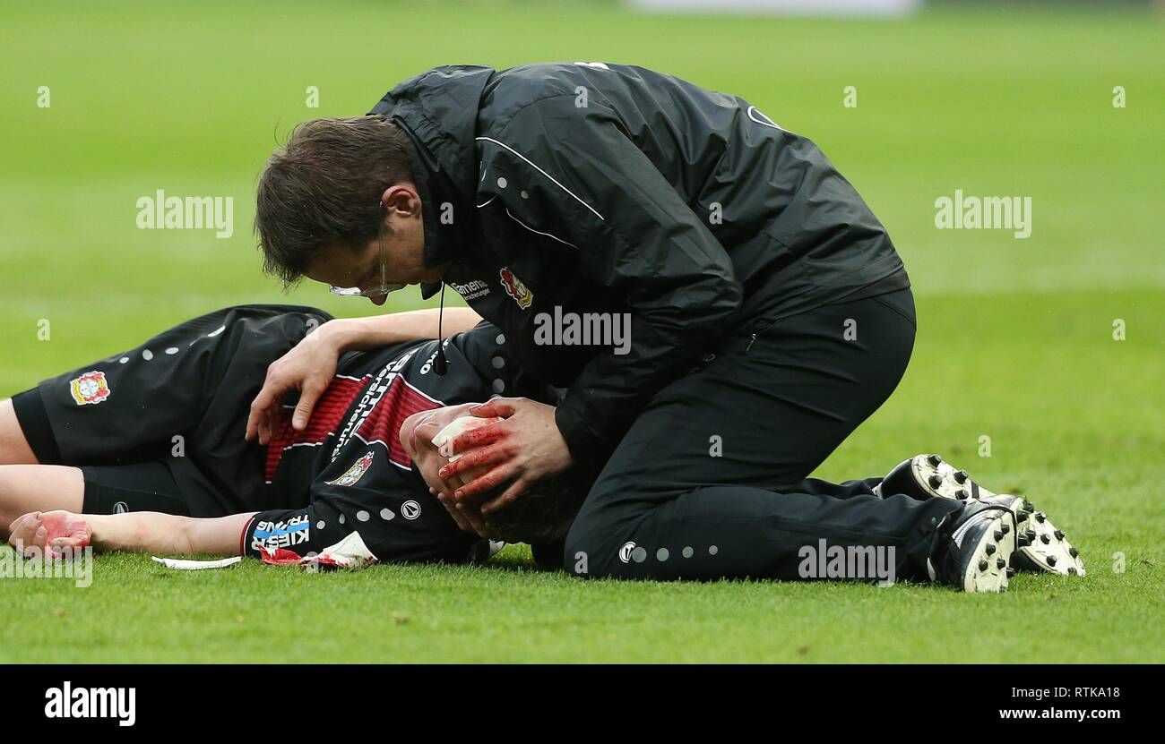 Bleeding head hi-res stock photography and images - Alamy