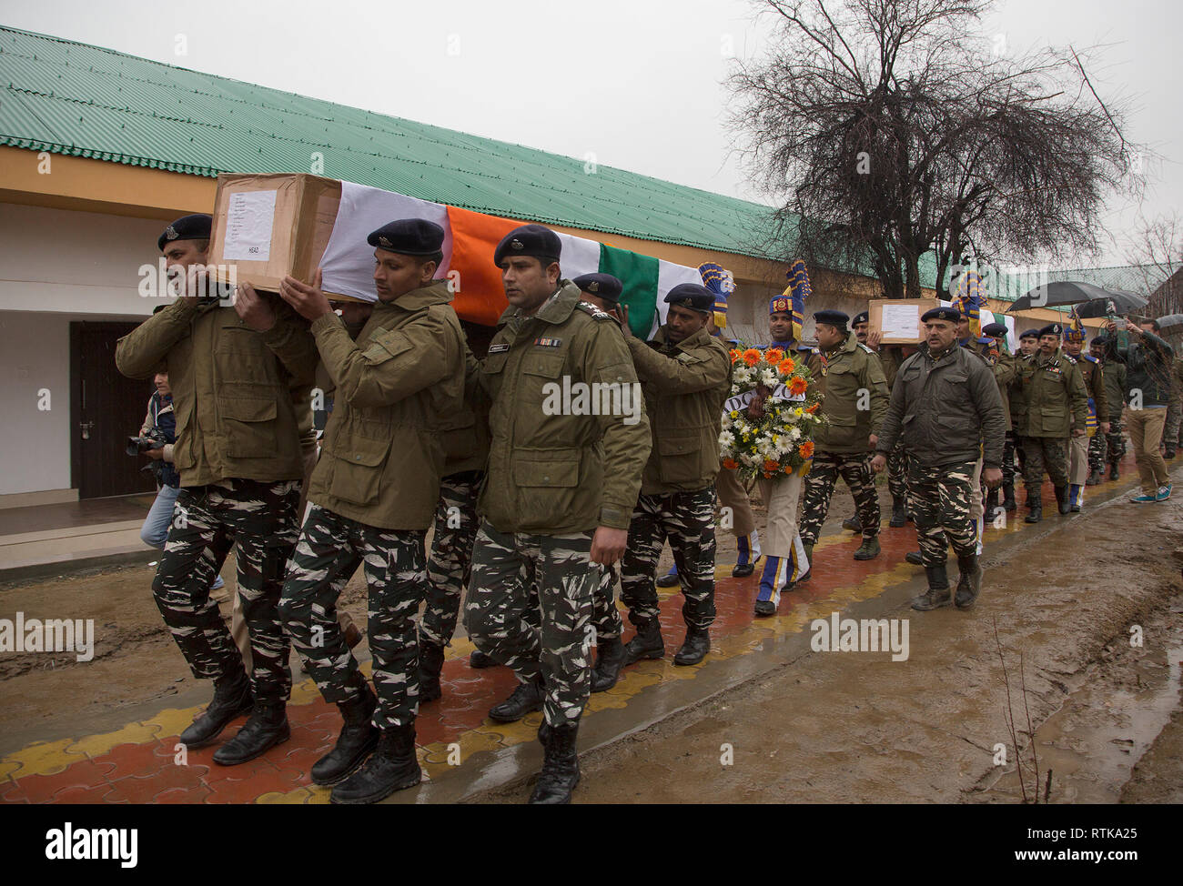 2 coffins hi-res stock photography and images - Alamy