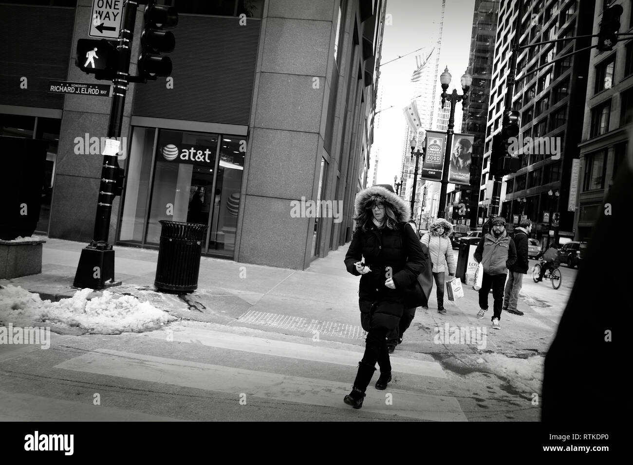 People bundled up winter hi-res stock photography and images - Alamy