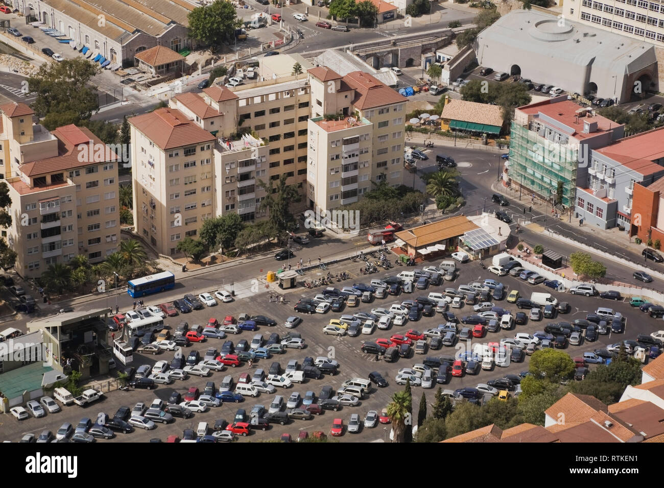 High rise angle residential hi-res stock photography and images - Alamy