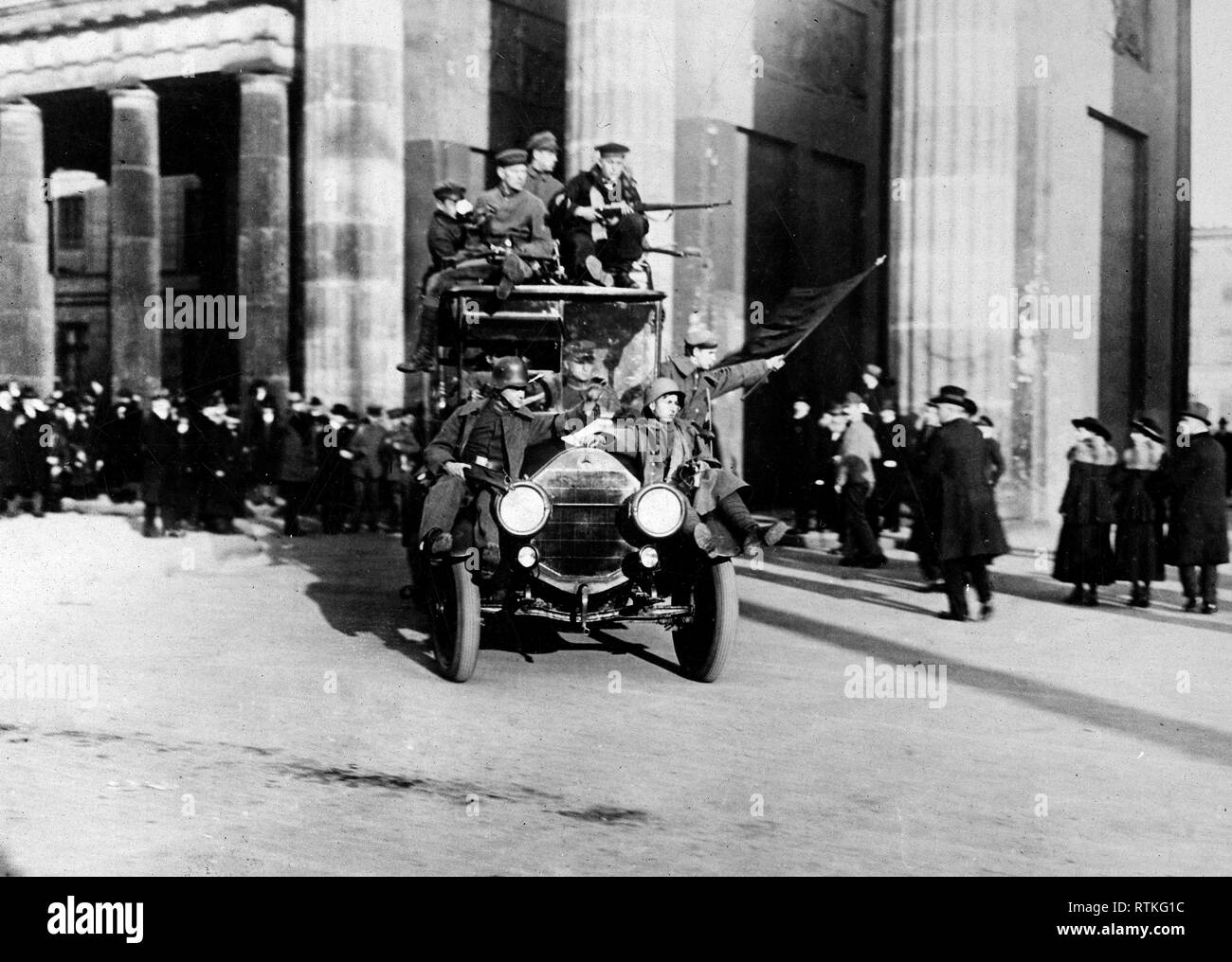 German Revolution - The soldiers and workmen in control of the German ...