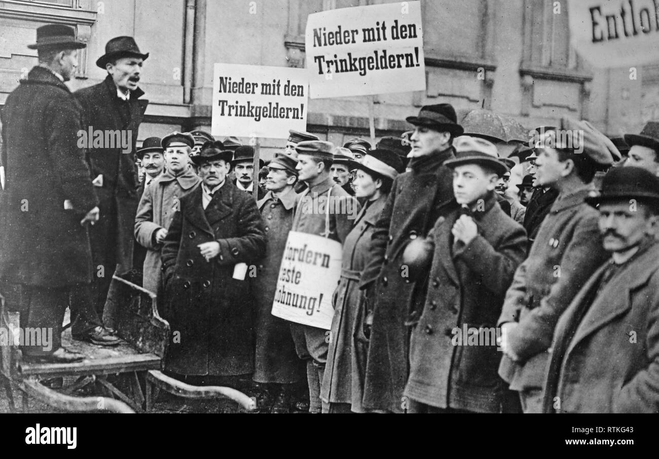 German Revolution - A Bolshevist street corner meeting in Berlin ...