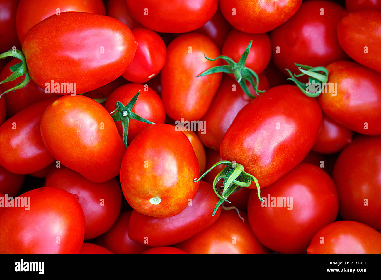 Very red vegetables hi-res stock photography and images - Alamy