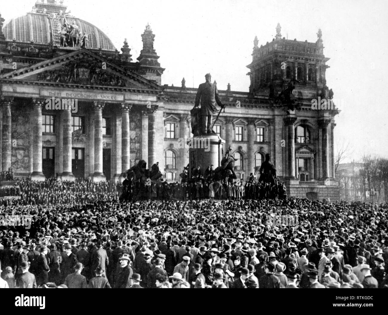 Germany 1918 riot hi-res stock photography and images - Alamy