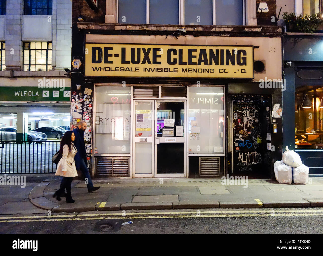 Dry cleaning sign hi-res stock photography and images - Alamy