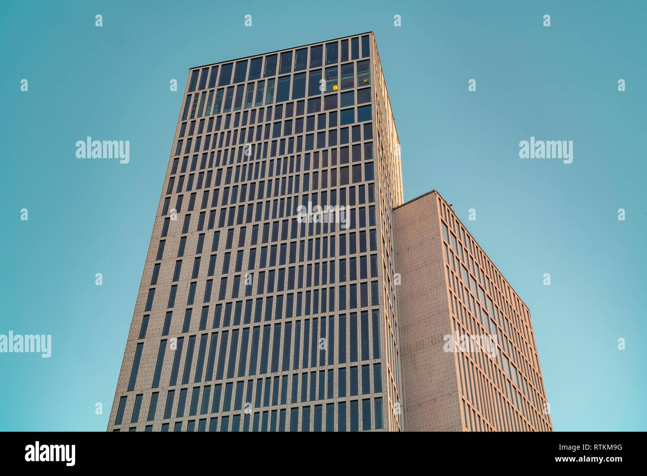 Skyline skyscraper modern hi-res stock photography and images - Alamy