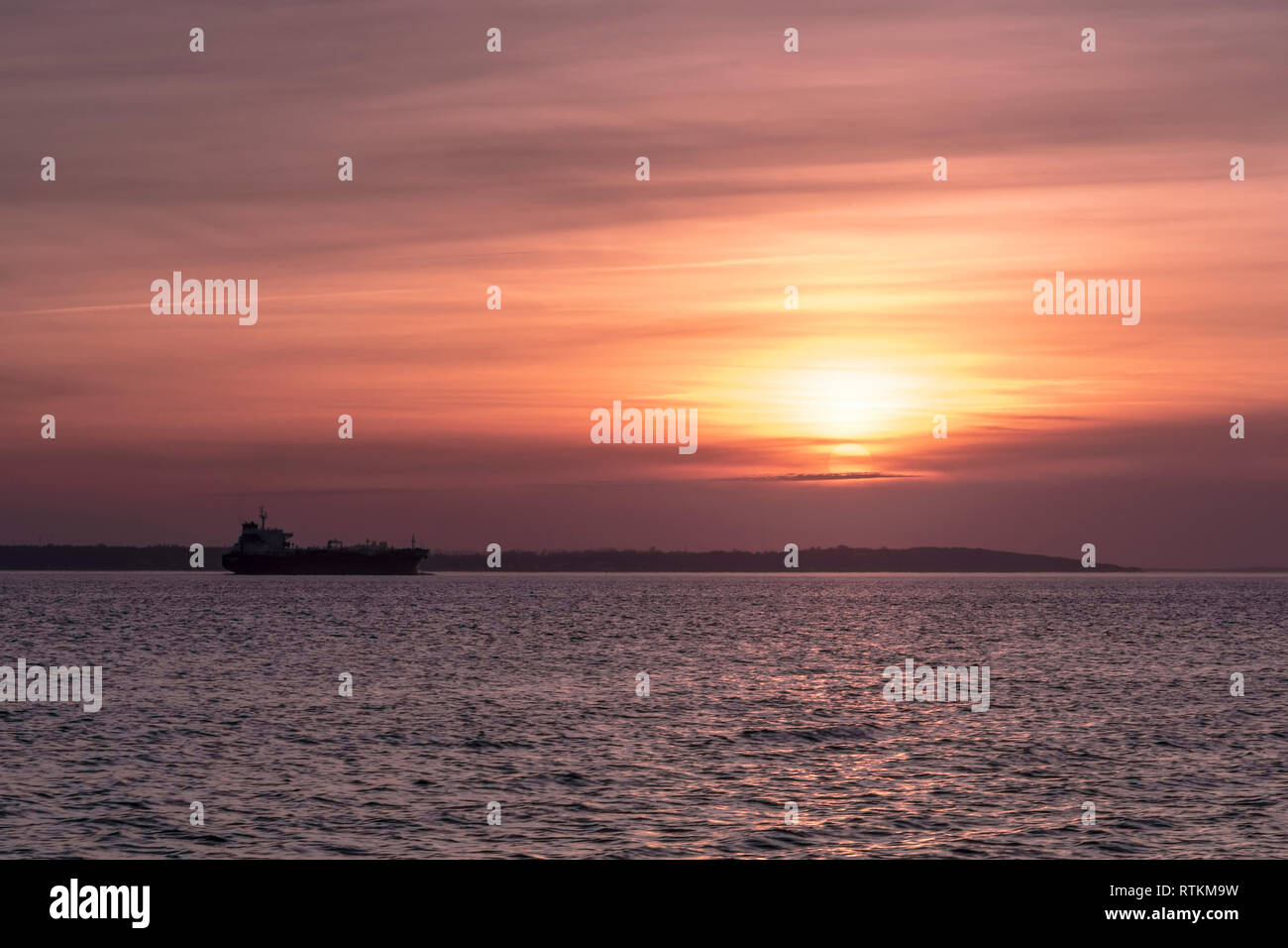 Oil tanker sunset hi-res stock photography and images - Alamy