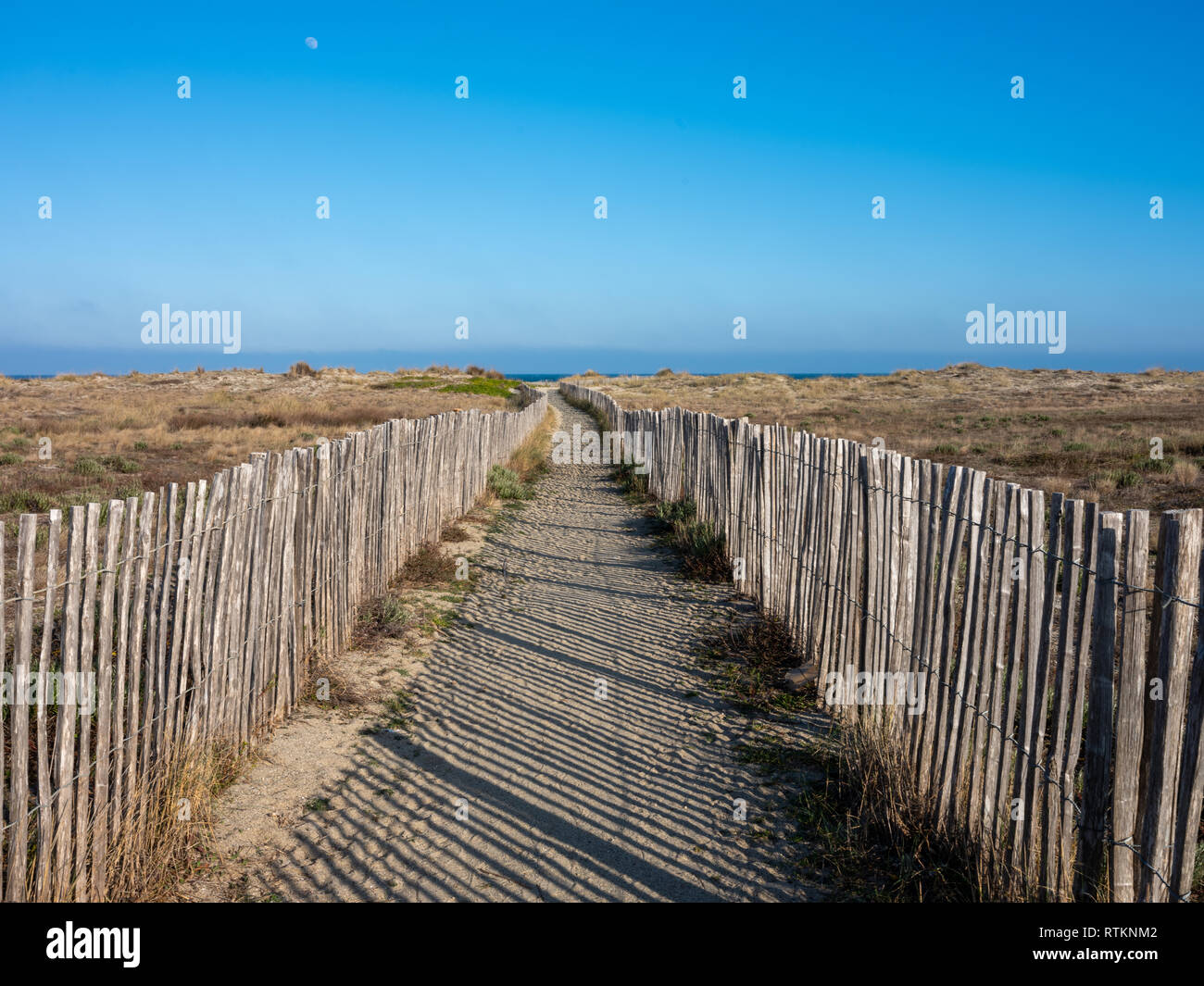 Sandy beach path with wooden railings. Pathway to beach and ocean sea ...