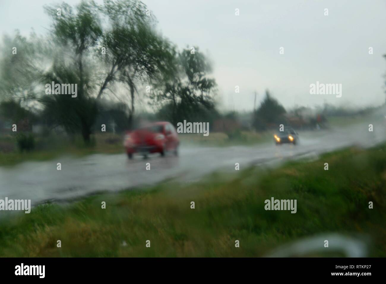Cars driving through water hi-res stock photography and images - Alamy
