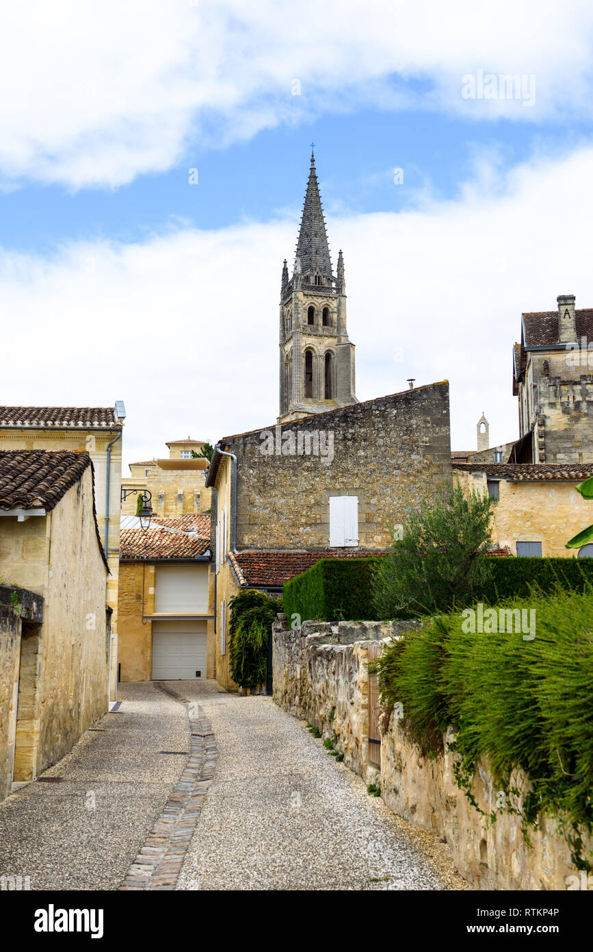 Romanesque churches hi-res stock photography and images - Alamy
