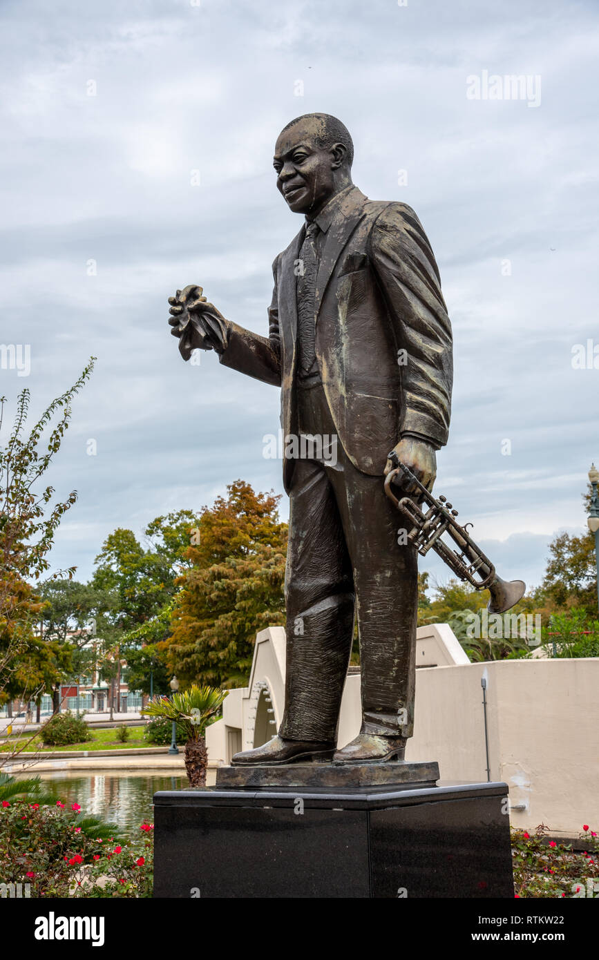 Louis armstrong statue new orleans hi-res stock photography and images ...