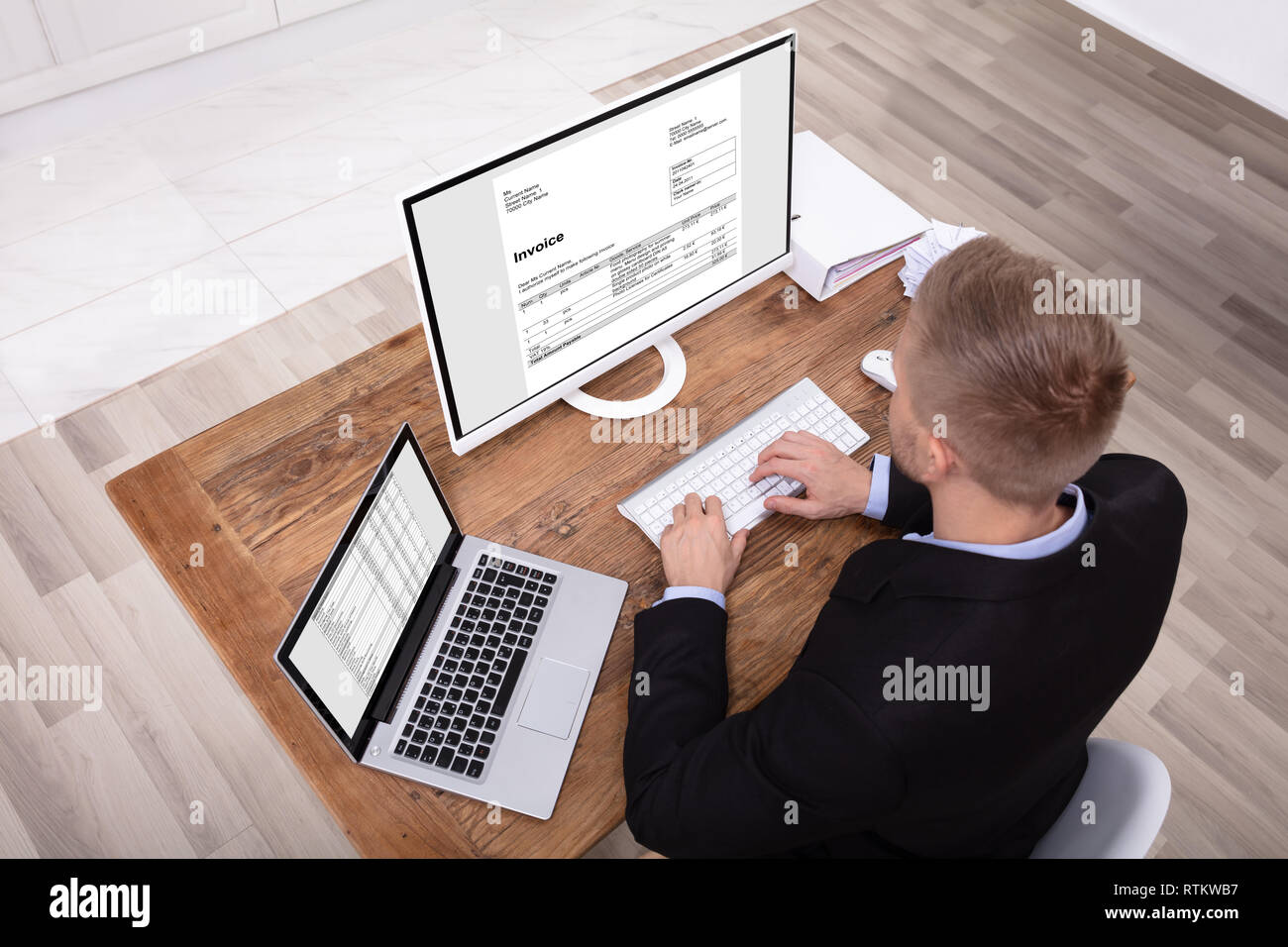 Businessman smile computer screen hi-res stock photography and images ...