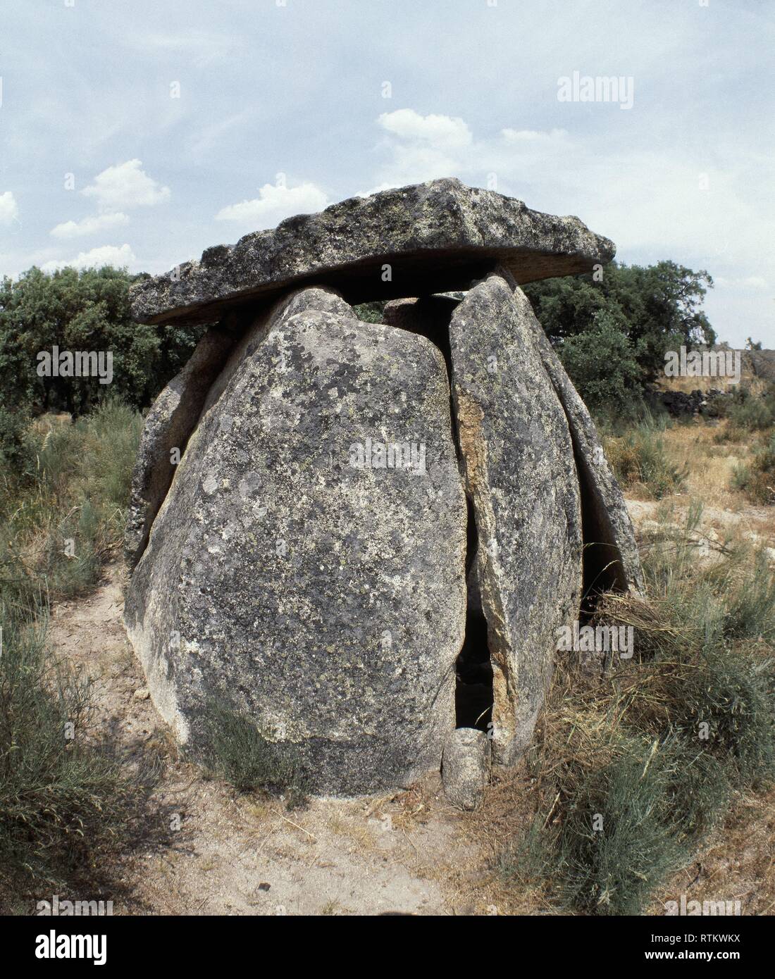 Dolmen valencia de alcantara hi-res stock photography and images - Alamy