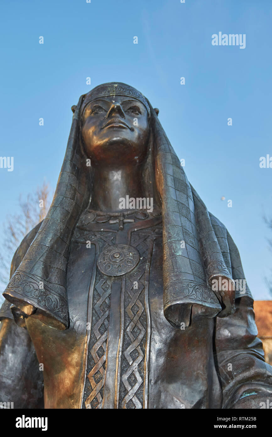 Queen Bertha of Kent statue in Lady Wootton's Green, Canterbury, Kent ...