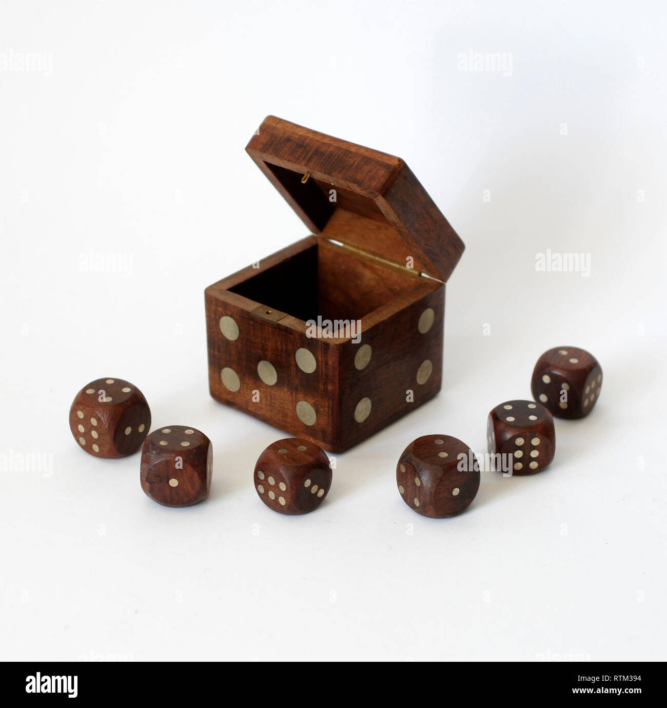 Vintage wooden cube with dice for board games Stock Photo - Alamy
