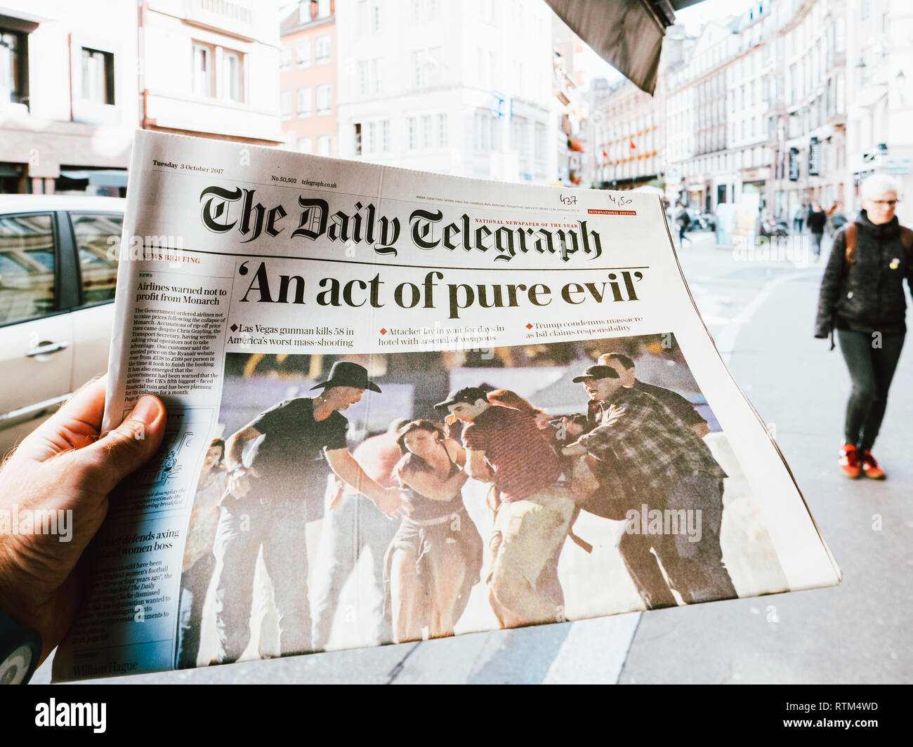 Daily telegraph newspaper stand hi-res stock photography and images - Alamy