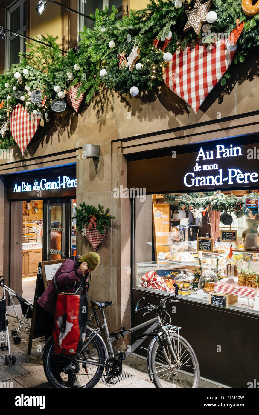 French bakery shop store front hi-res stock photography and images - Alamy