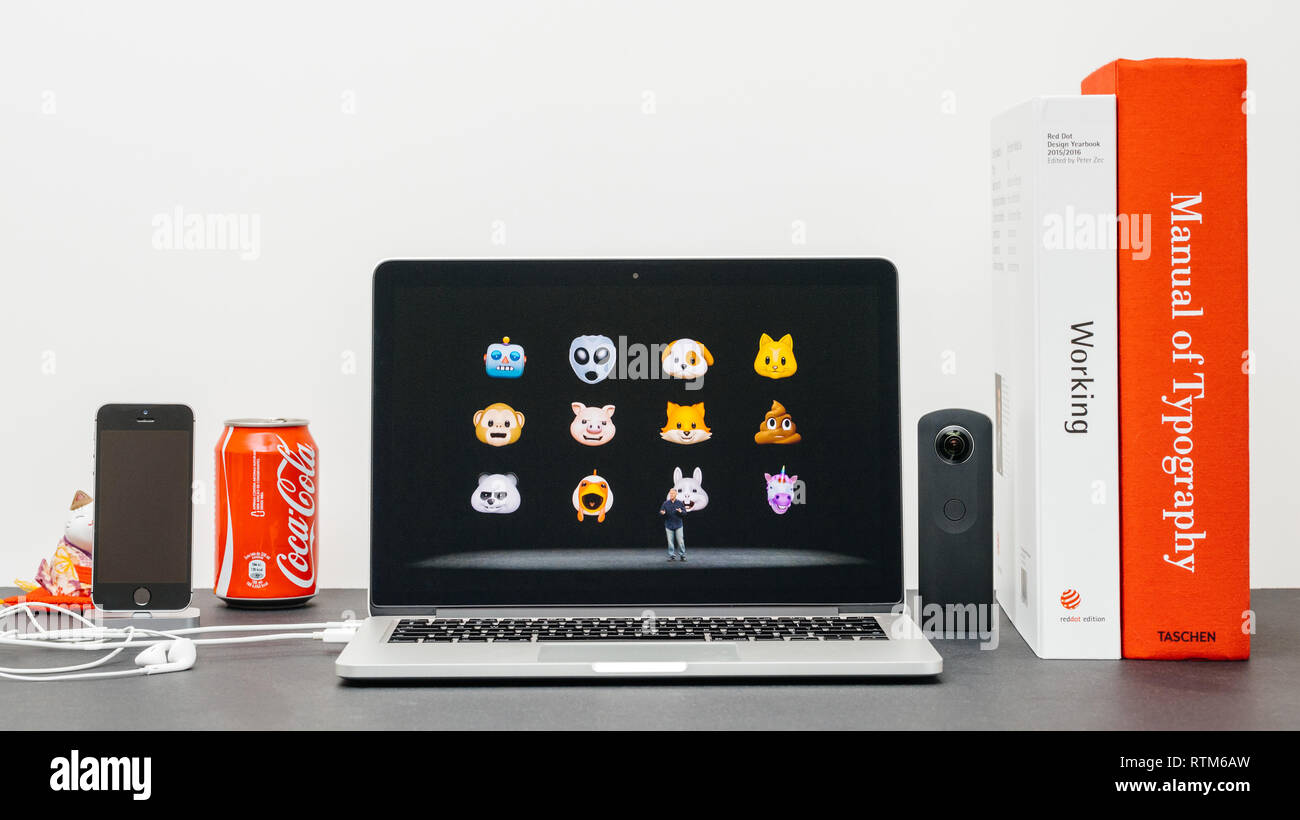 Room emoji hi-res stock photography and images - Alamy