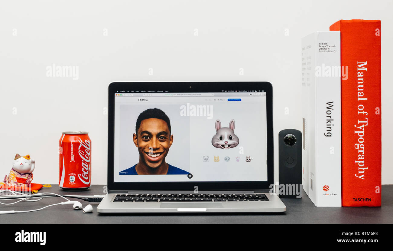 Rabbit animoji hi-res stock photography and images - Alamy