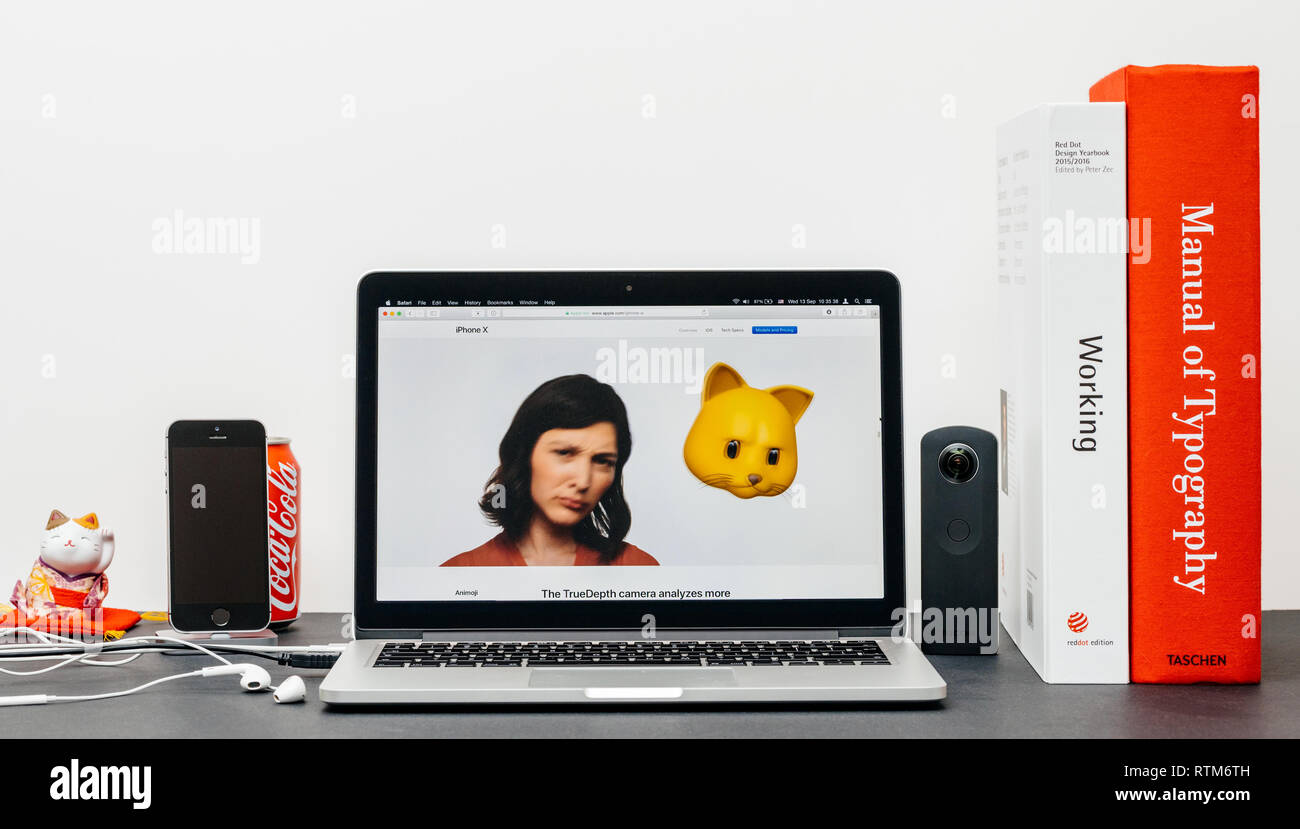 Sad animoji hi-res stock photography and images - Alamy