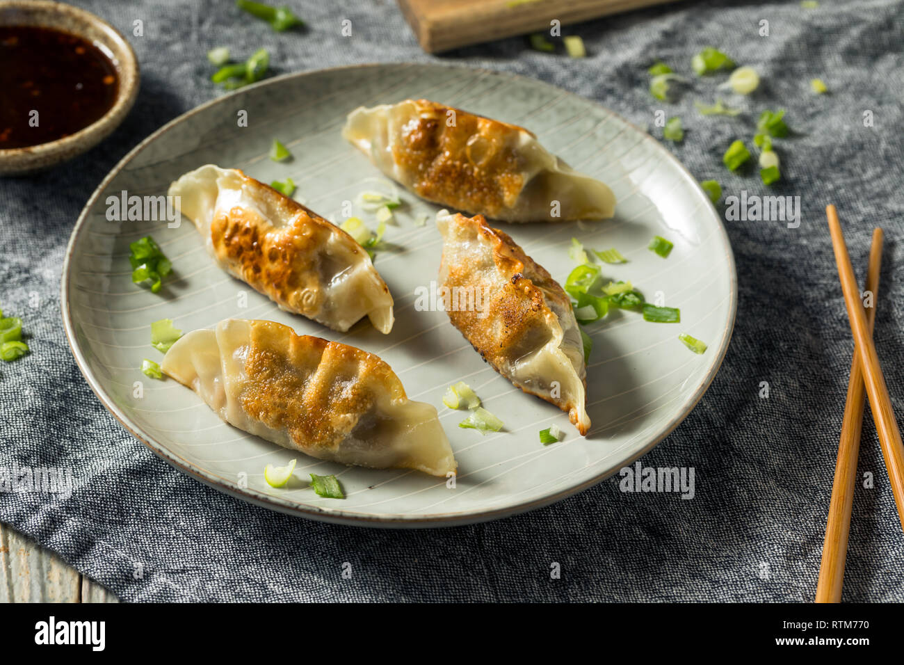 Homemade Korean Mandu Pork Dumplings Ready to Eat Stock Photo - Alamy
