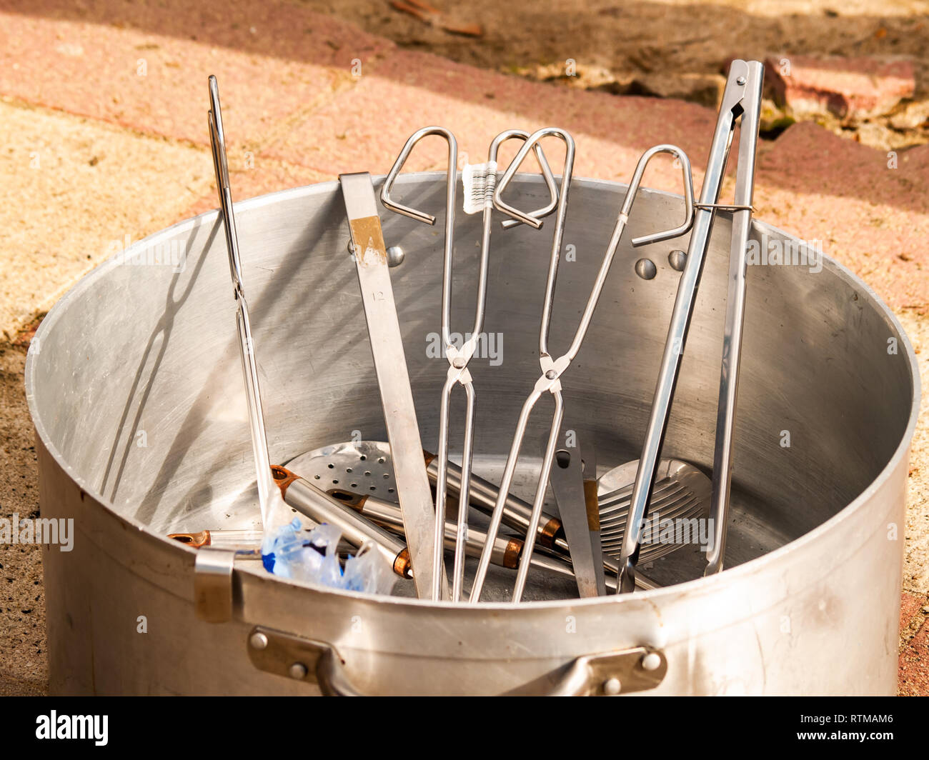 Aluminum kitchen utensils hi-res stock photography and images - Alamy