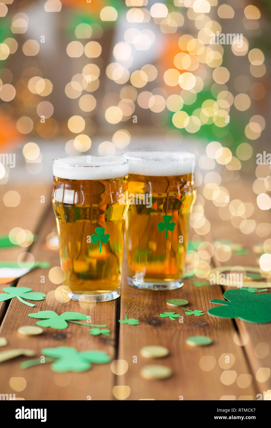 Beer party happy life hi-res stock photography and images - Alamy