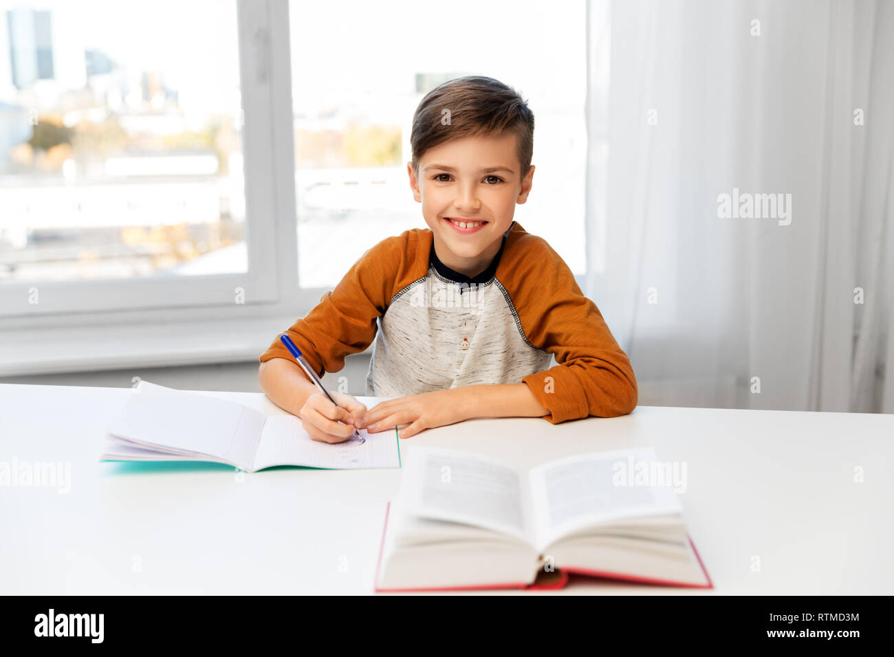 Teen boy writing pen home hi-res stock photography and images - Alamy