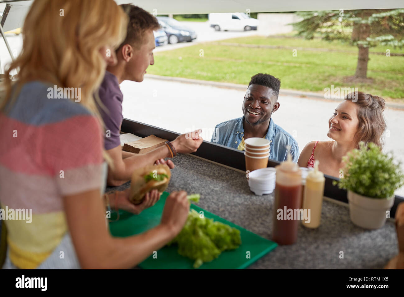 Family ordering food hi-res stock photography and images - Alamy