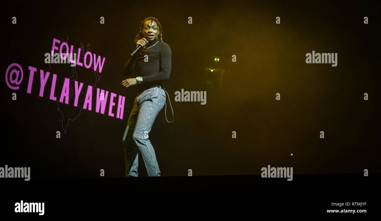 Tyla yaweh jumps into crowd hi-res stock photography and images - Alamy