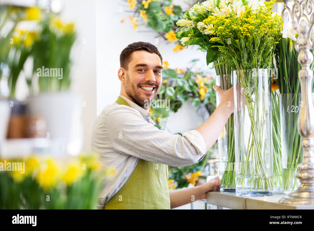 Happy florist hi-res stock photography and images - Alamy