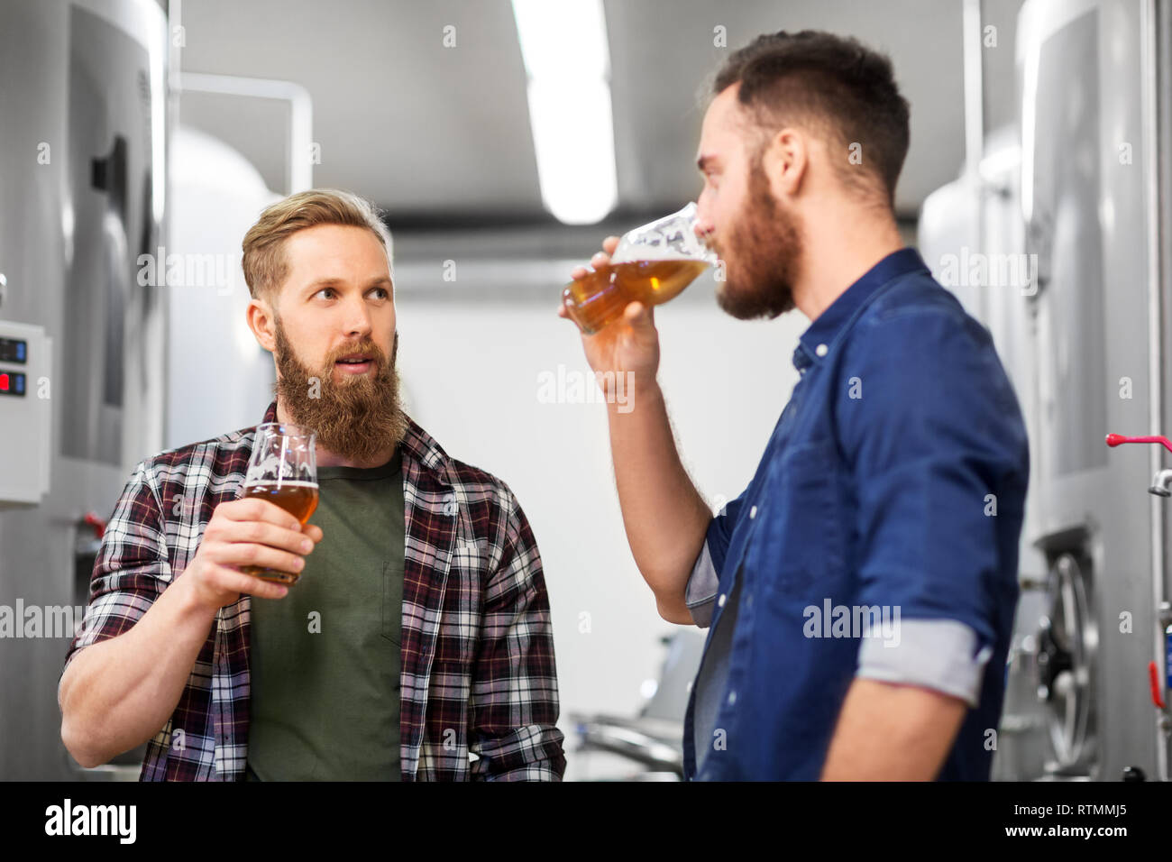 Drinking craft hi-res stock photography and images - Alamy