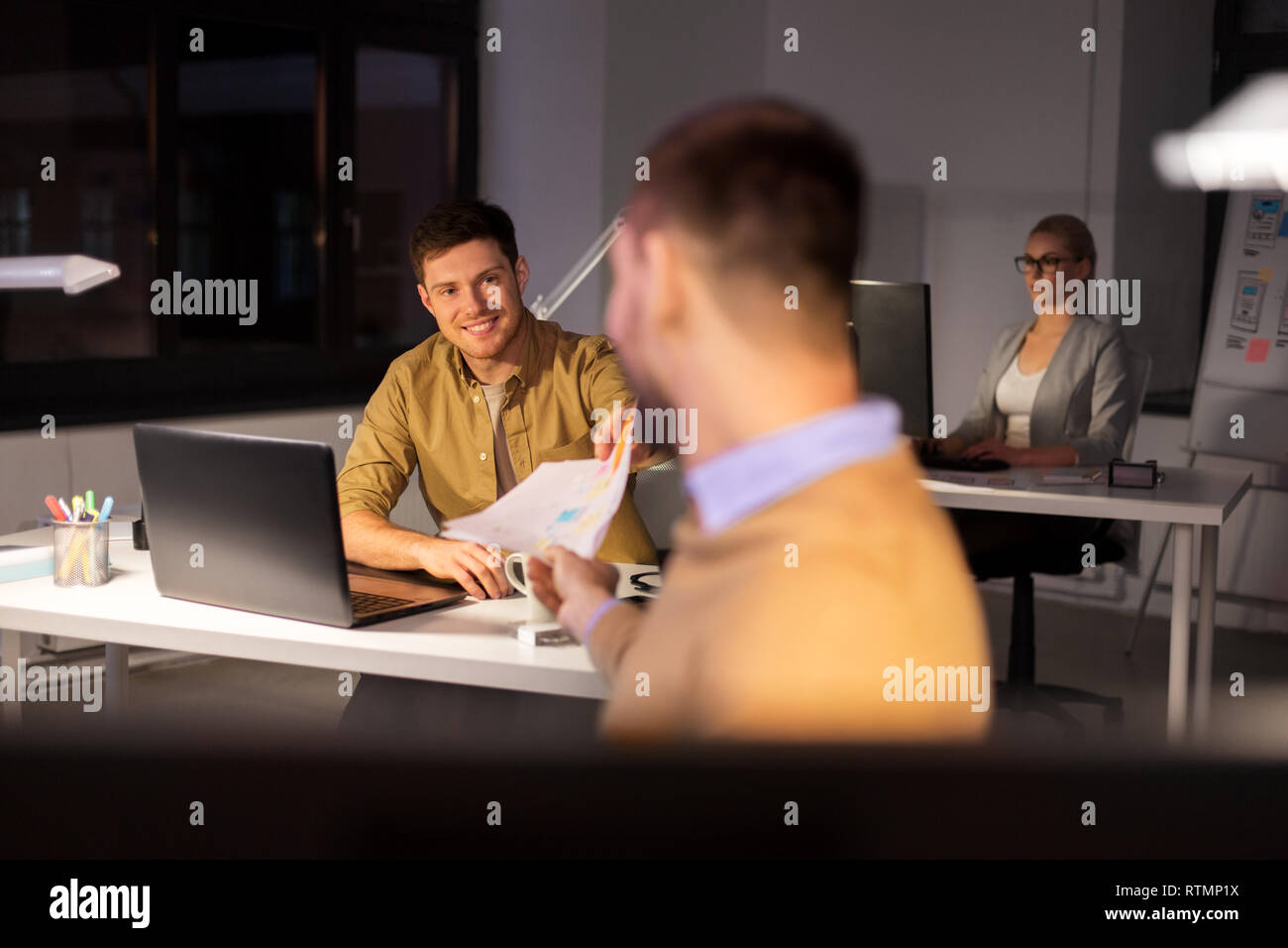 Ma at computer hi-res stock photography and images - Alamy