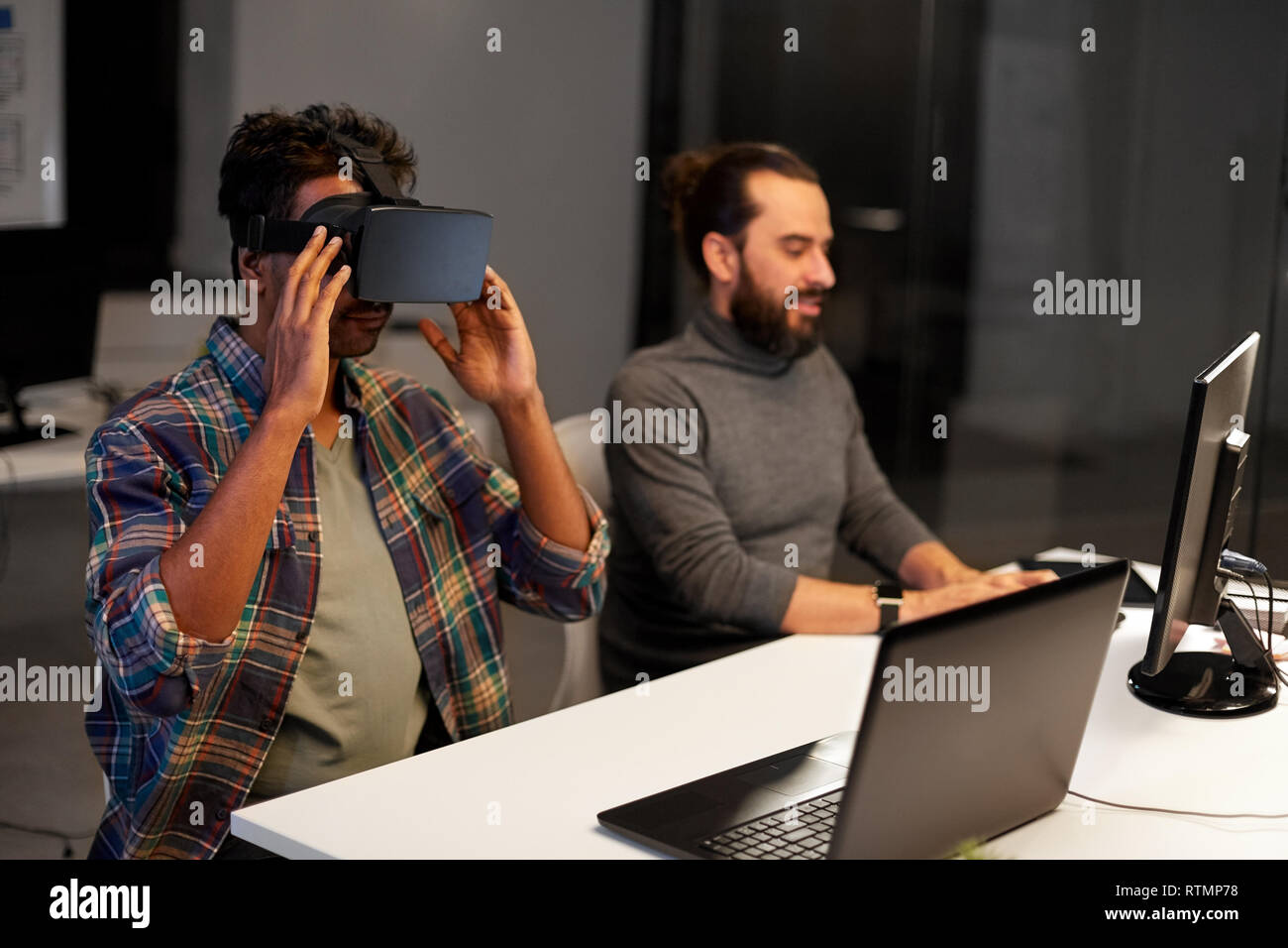 Video game developer team hi-res stock photography and images - Alamy