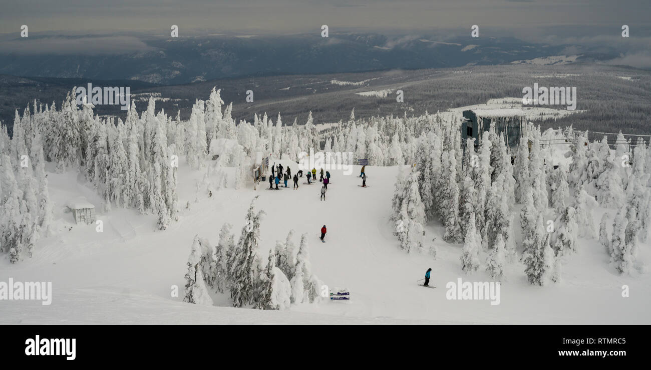 Tourists skiing in Thompson-Nicola Regional District, Sun Peaks Resort ...