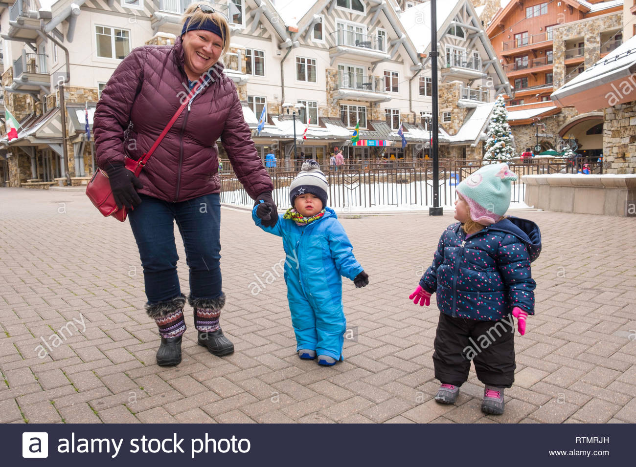 Bundled Up Stock Photos & Bundled Up Stock Images - Alamy