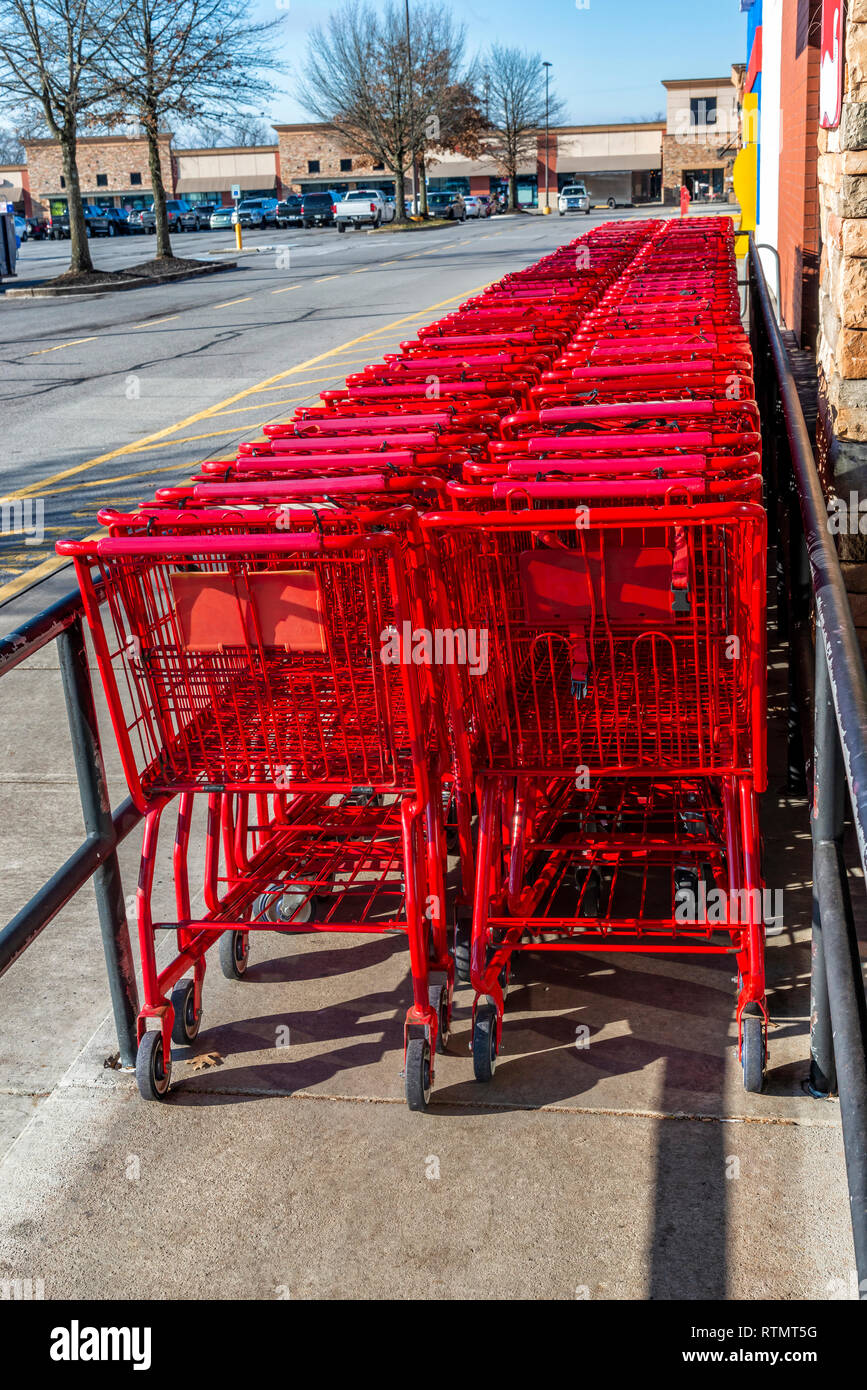 Grocery store exterior trolley hi-res stock photography and images - Alamy