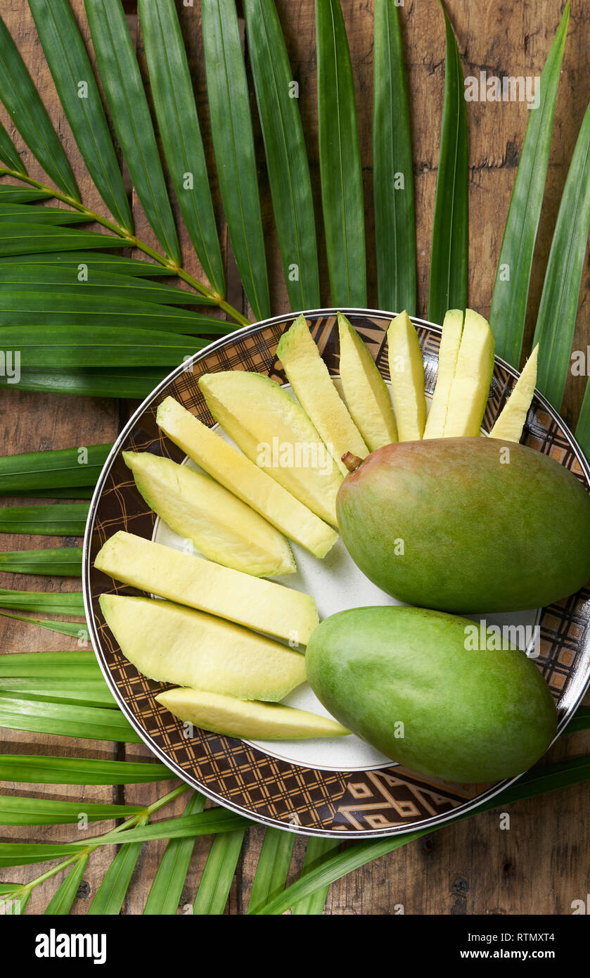 Mango green leaf hi-res stock photography and images - Alamy