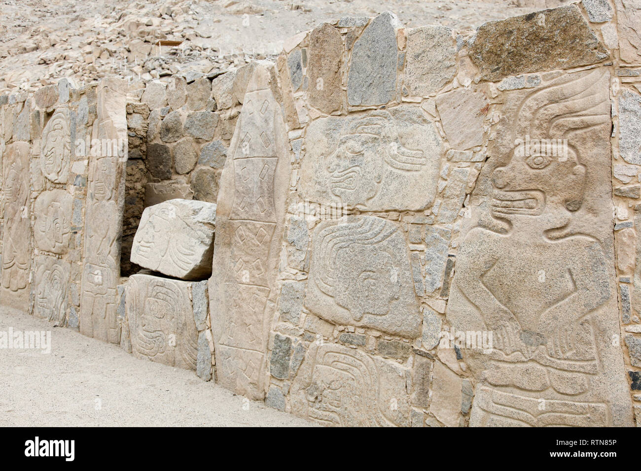 Petroglyphs peru hi-res stock photography and images - Alamy